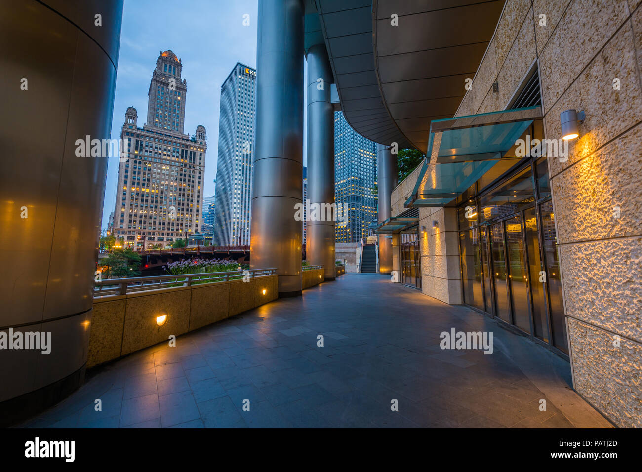 A modern walkway in Chicago, Illinois Stock Photo - Alamy