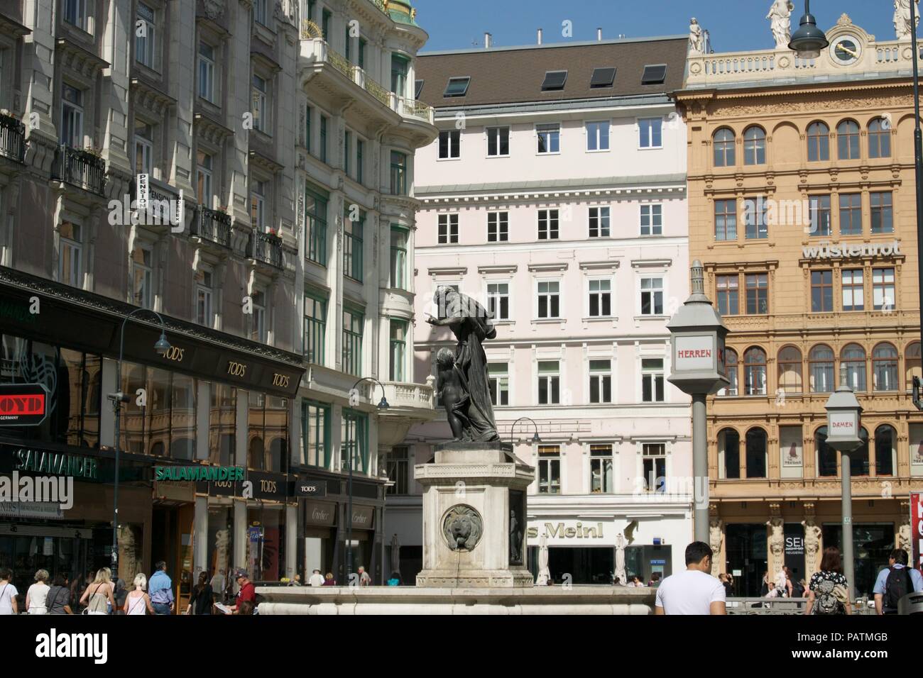 Top tourist attractions vienna hi-res stock photography and images - Alamy