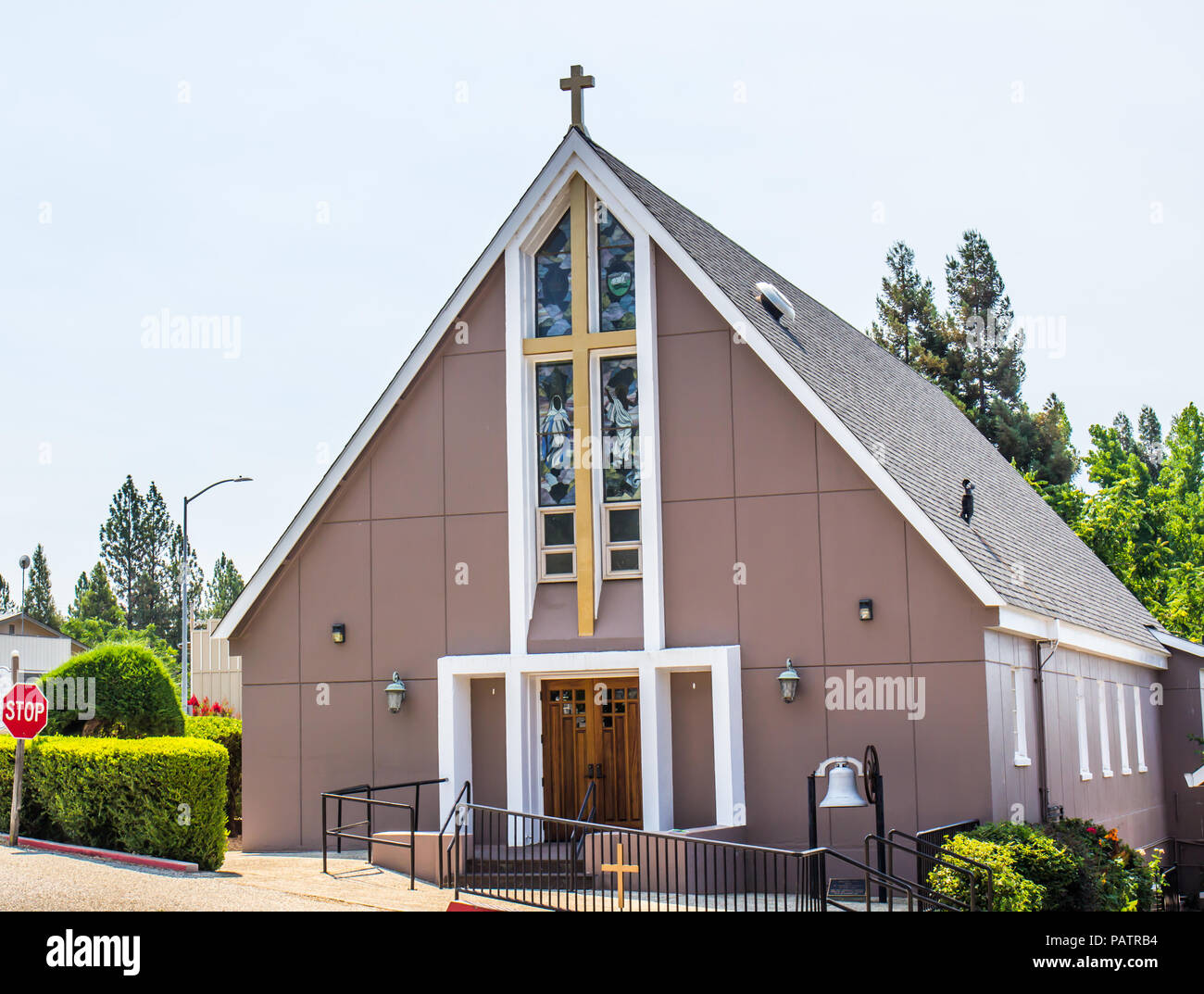 Modern glass door church hi-res stock photography and images - Alamy