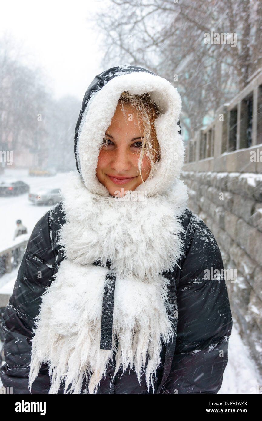 Heavy white scarf hi-res stock photography and images - Alamy