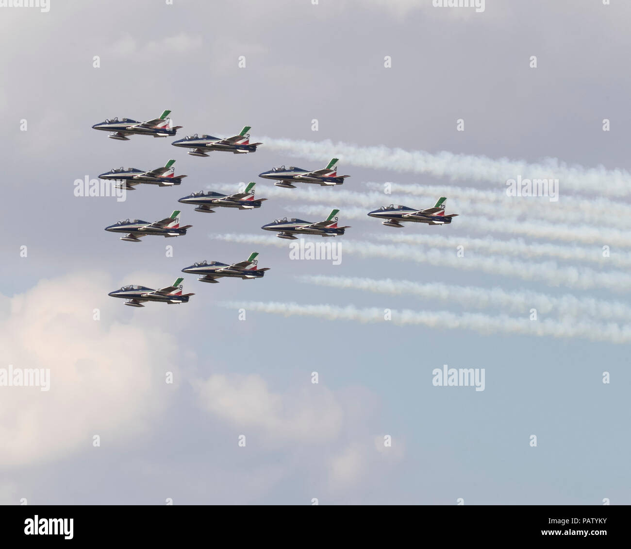 Jet acrobático hi-res stock photography and images - Alamy