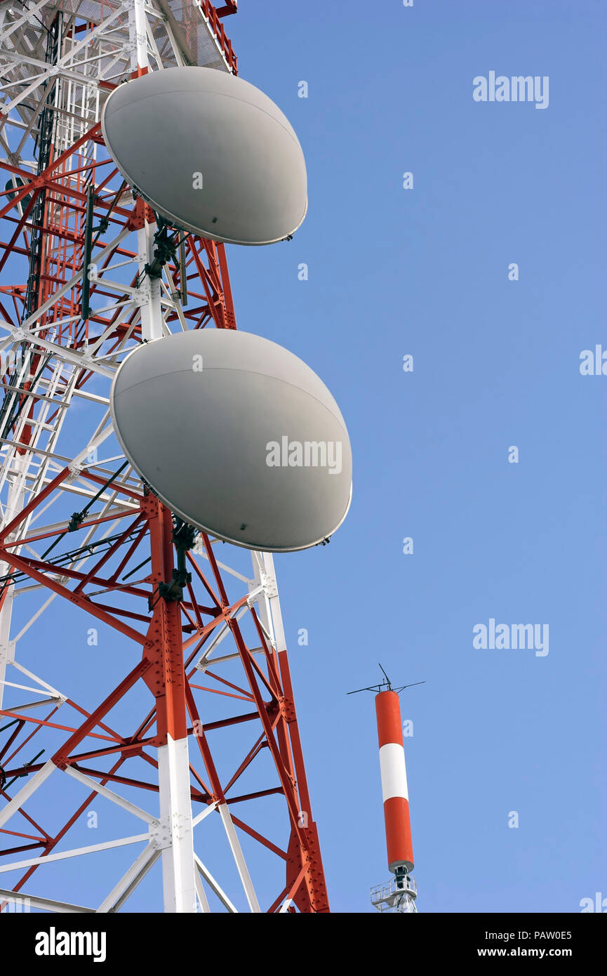 Satellite comm hi-res stock photography and images - Alamy