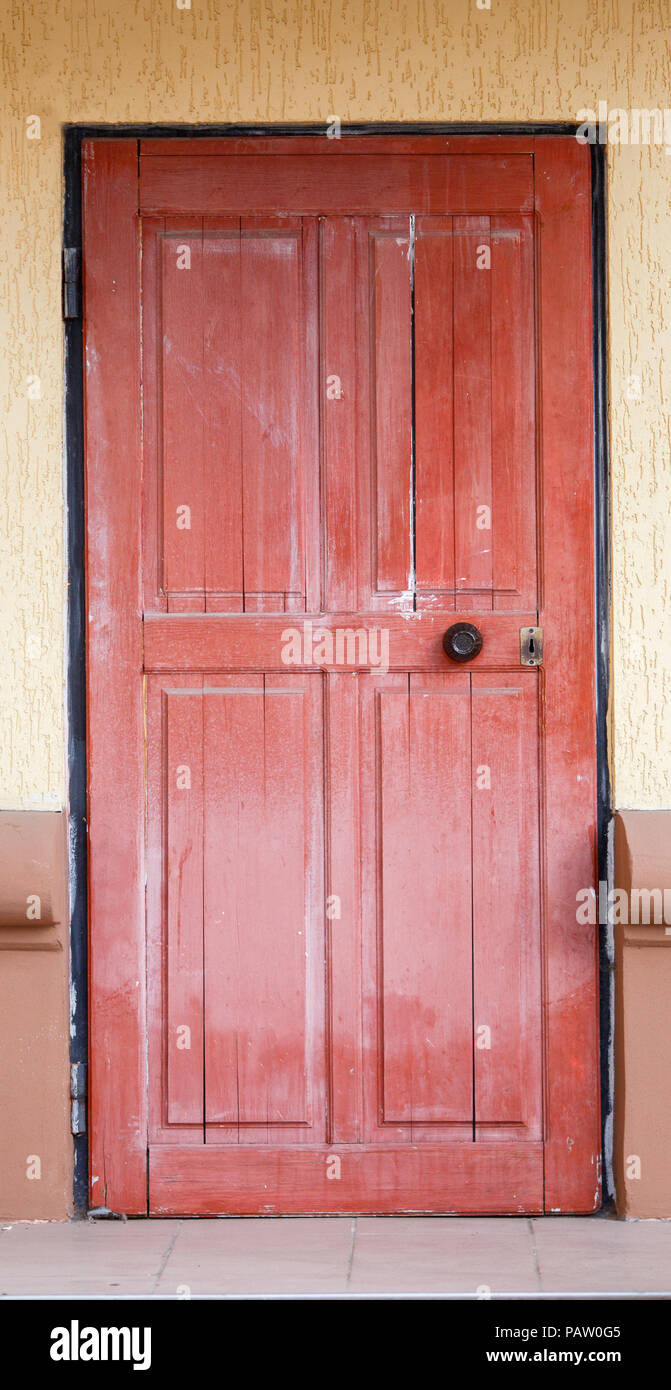 Vintage red wooden door hi-res stock photography and images - Alamy