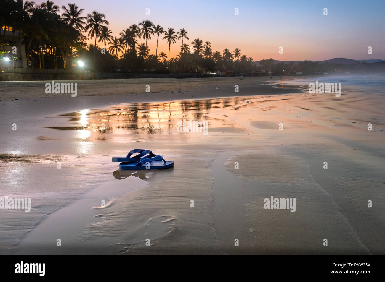Purple beach day flip hi-res stock photography and images - Alamy