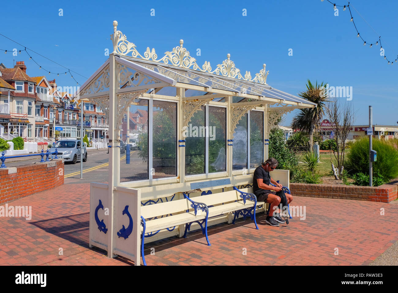 Rest shelter hi-res stock photography and images - Alamy
