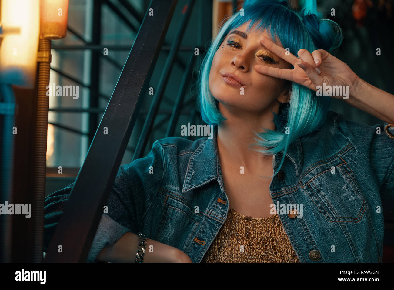 Girl showing victory hi-res stock photography and images - Alamy