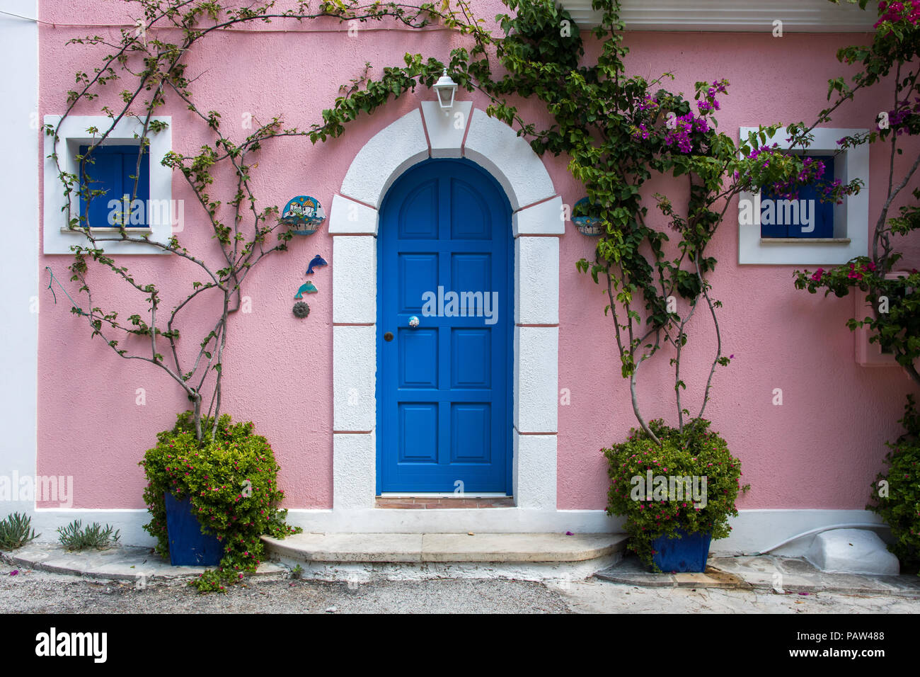 Greek style house hi-res stock photography and images - Alamy