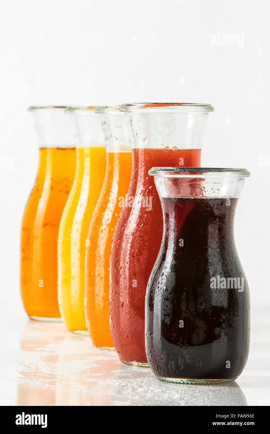 Fruchtsäfte in Saftflaschen - Apfelsaft, Orangensaft, Multivitaminsaft ...