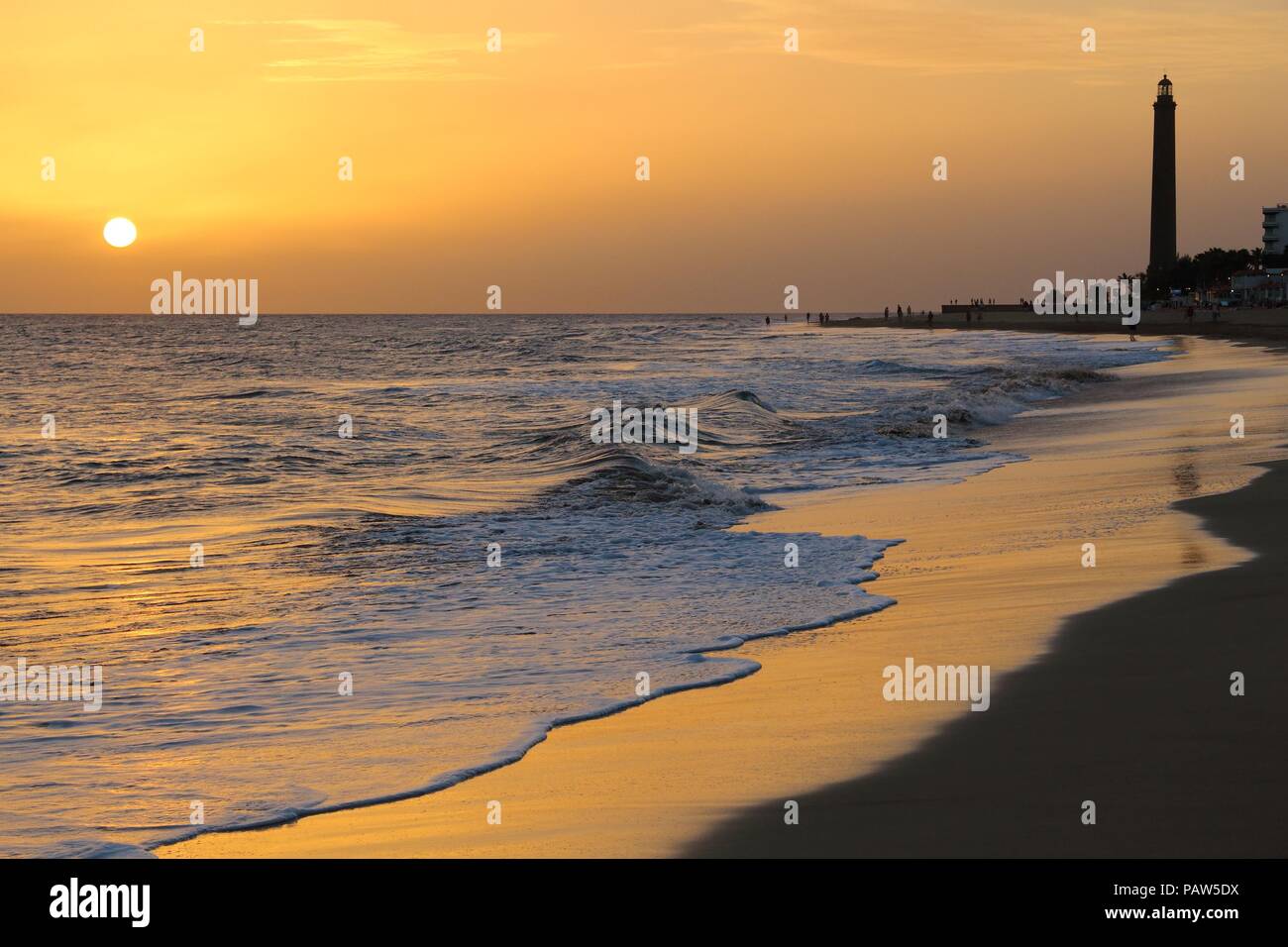 Gran Canaria sunset - Atlantic Ocean beach and Meloneras lighthouse ...