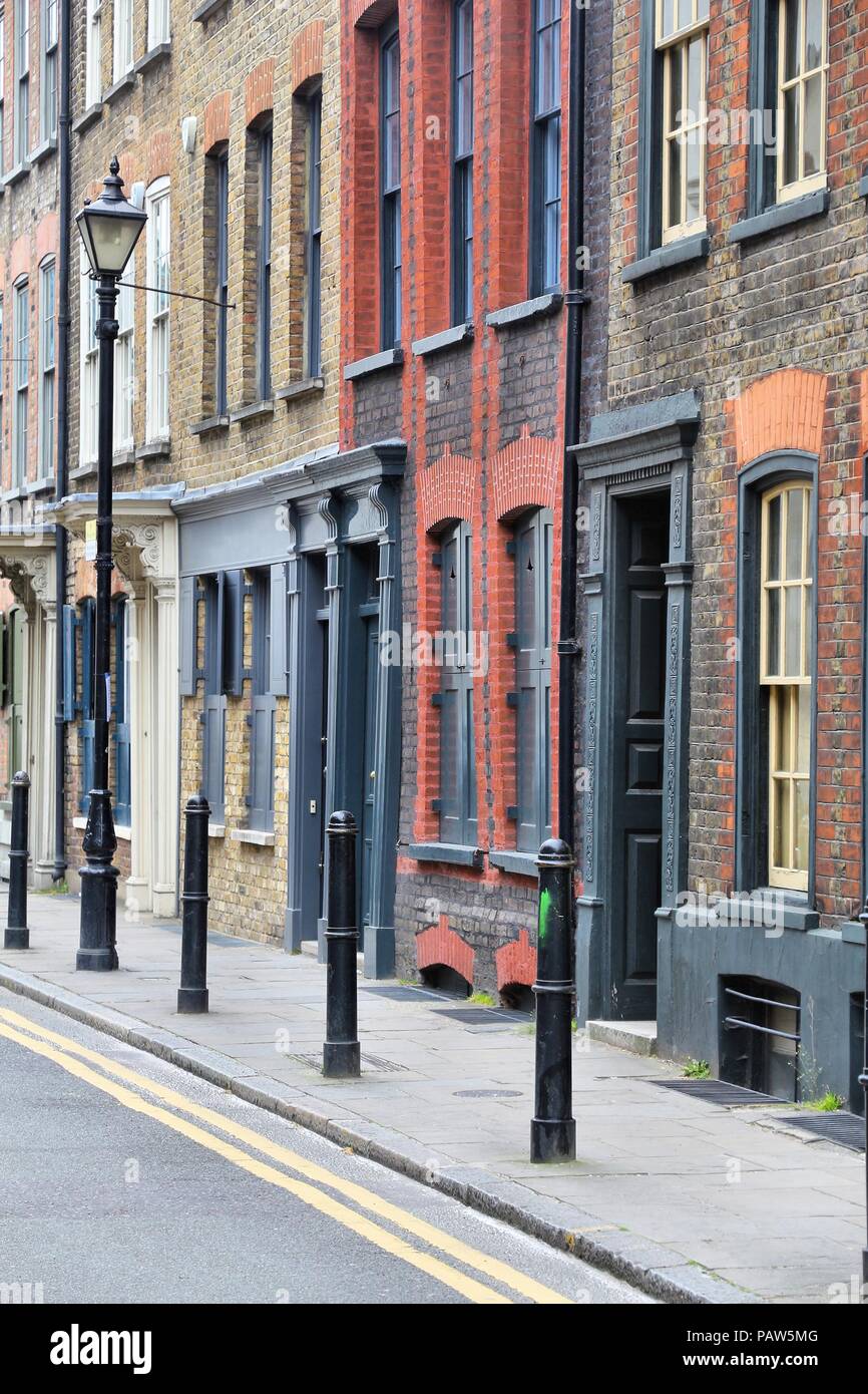 Old street hackney london england hi-res stock photography and images ...