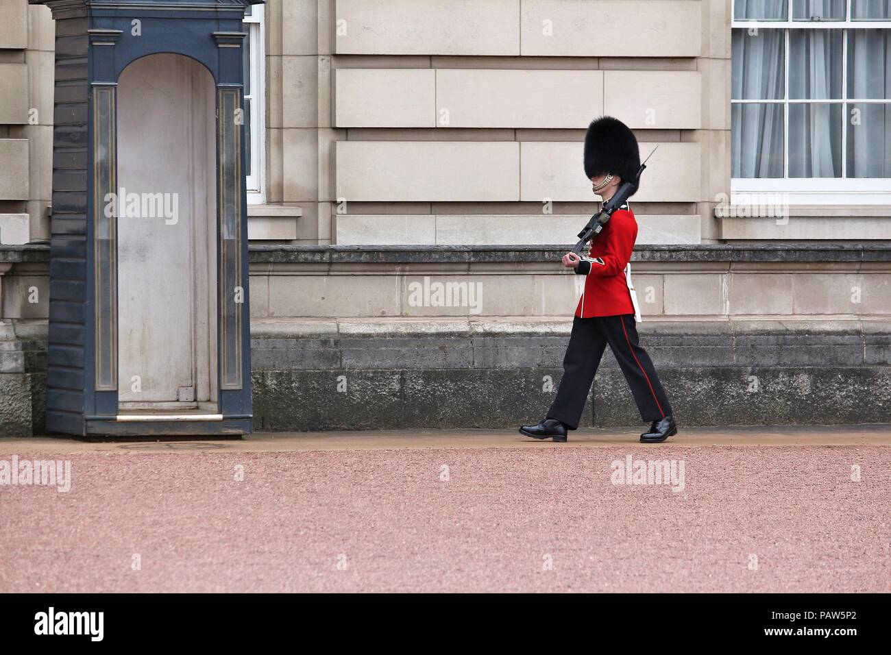 LONDON, UK - APRIL 23, 2016: Queen's Guard soldier stands in front of ...