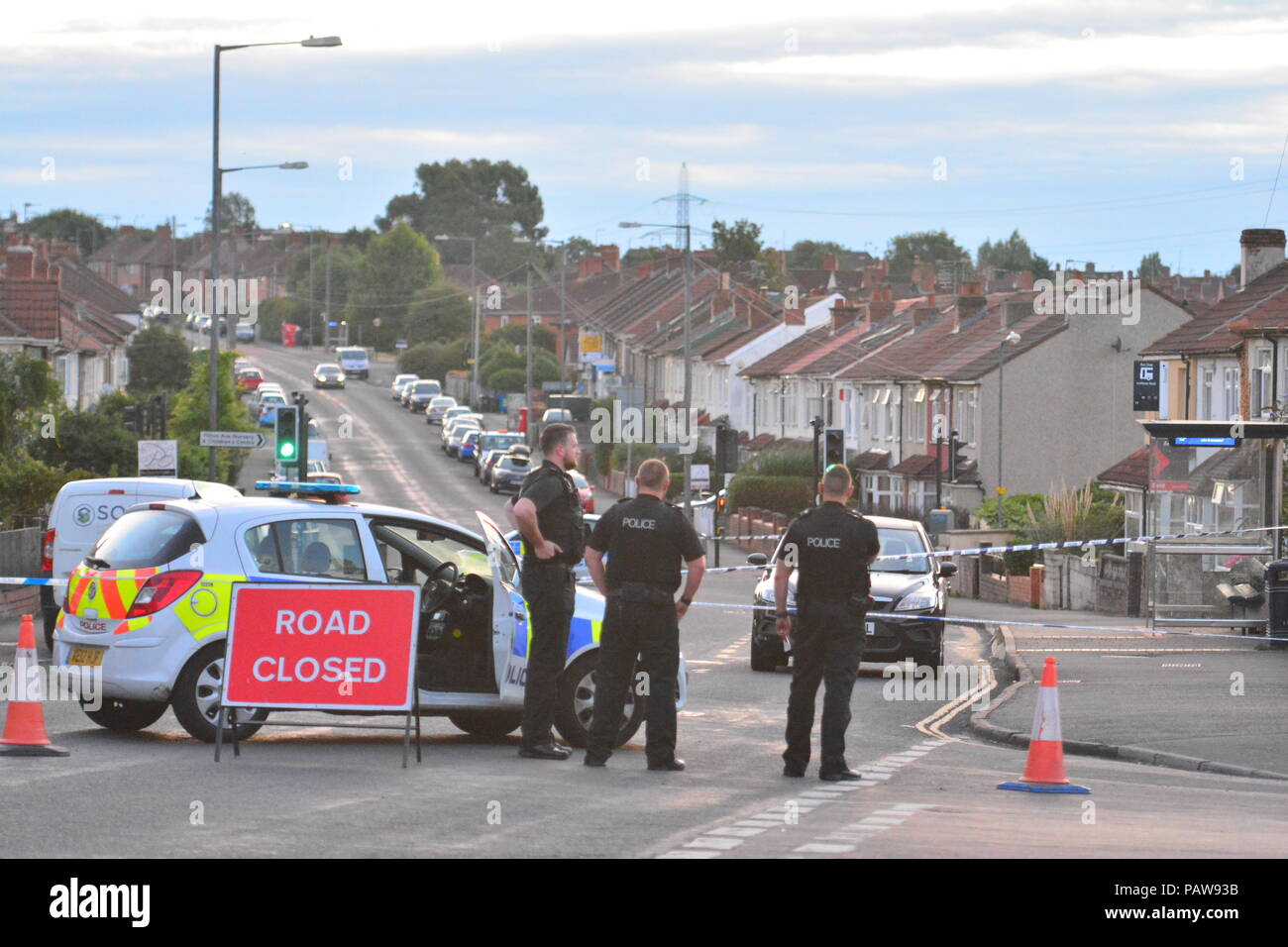 Police road closed night uk hi-res stock photography and images - Alamy