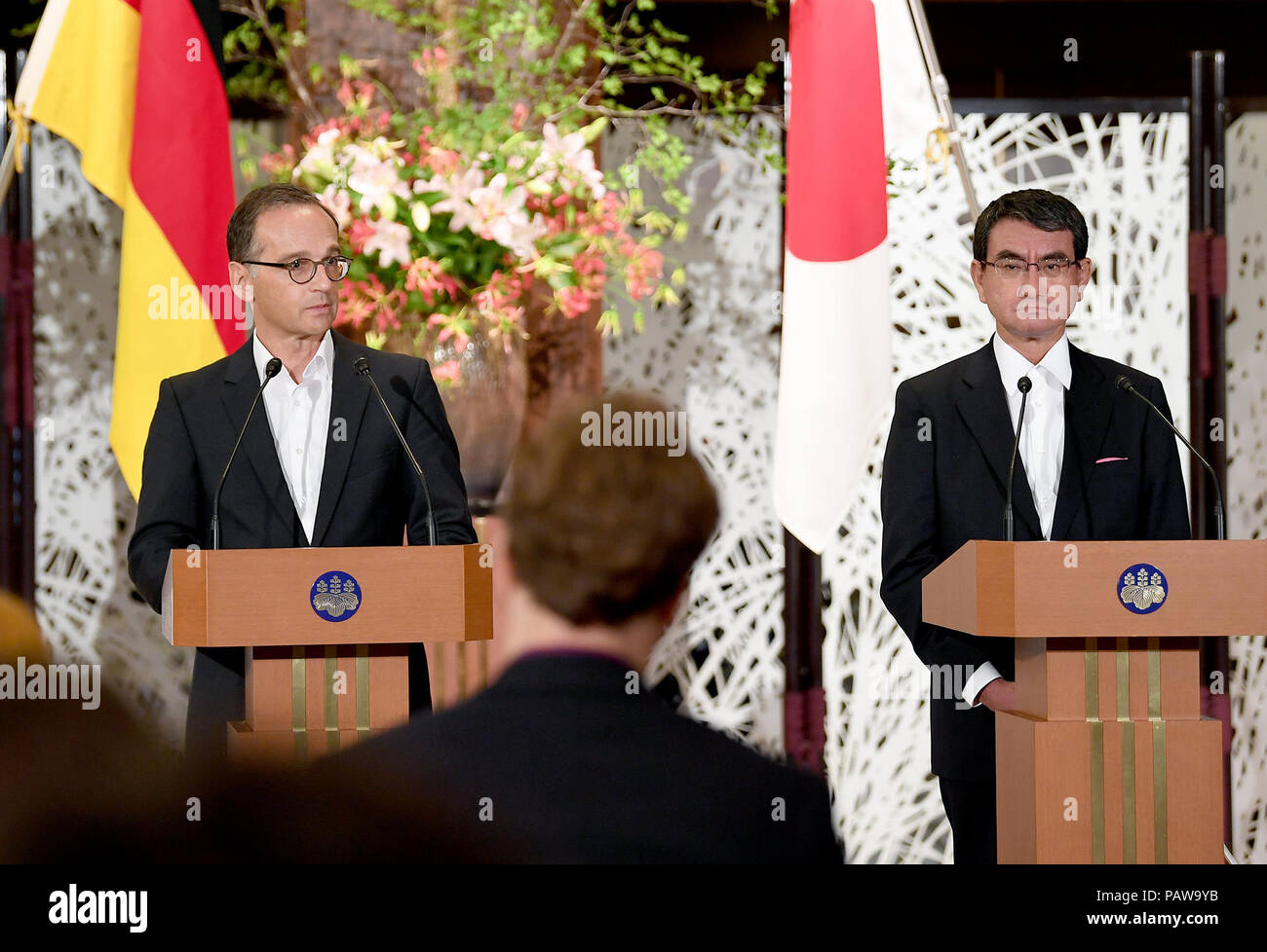 Japan, Tokyo. 25th July, 2018. Heiko Maas (SPD, L), Foreign Minister ...