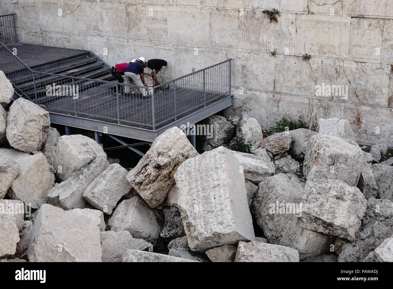 Temple of jerusalem destroyed hi-res stock photography and images - Alamy