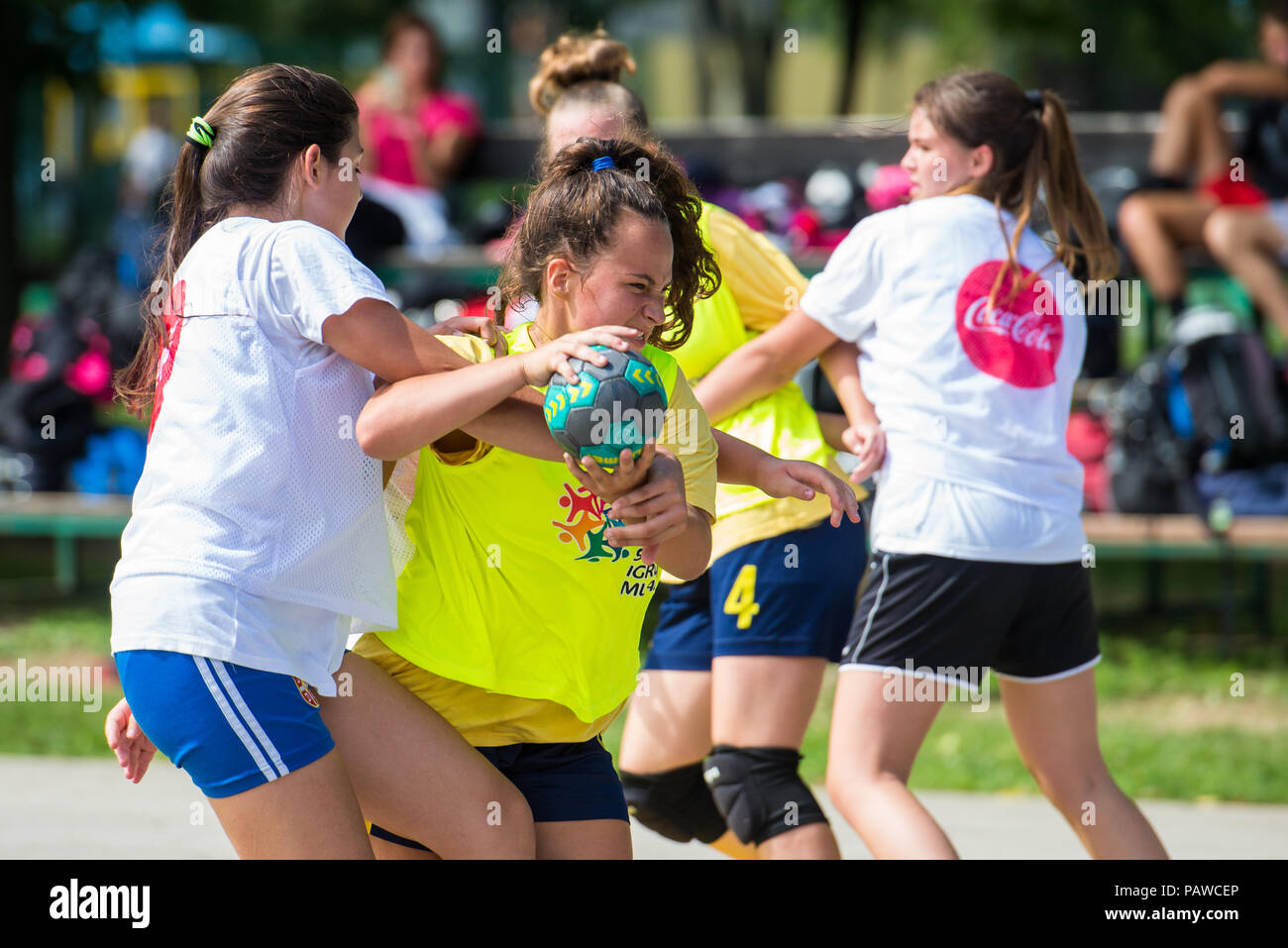 Women handball hi-res stock photography and images - Alamy