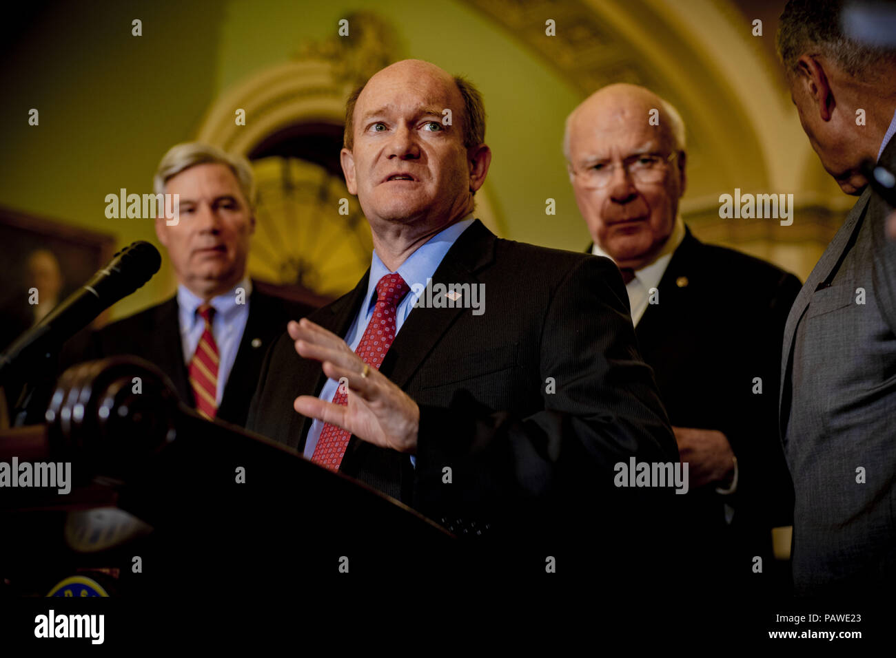 Sen chris coons hi-res stock photography and images - Alamy