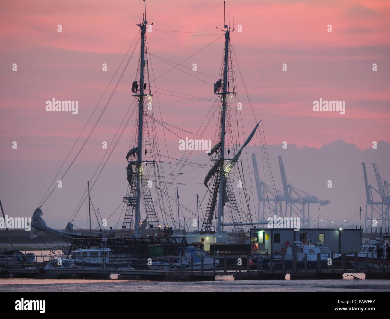 Queenborough, Kent, UK. 25th July, 2018. UK Weather: tall ship 'TS ...