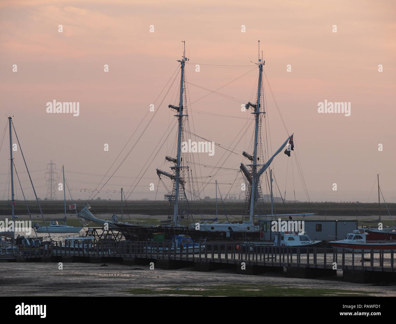 Queenborough, Kent, UK. 25th July, 2018. UK Weather: tall ship 'TS ...
