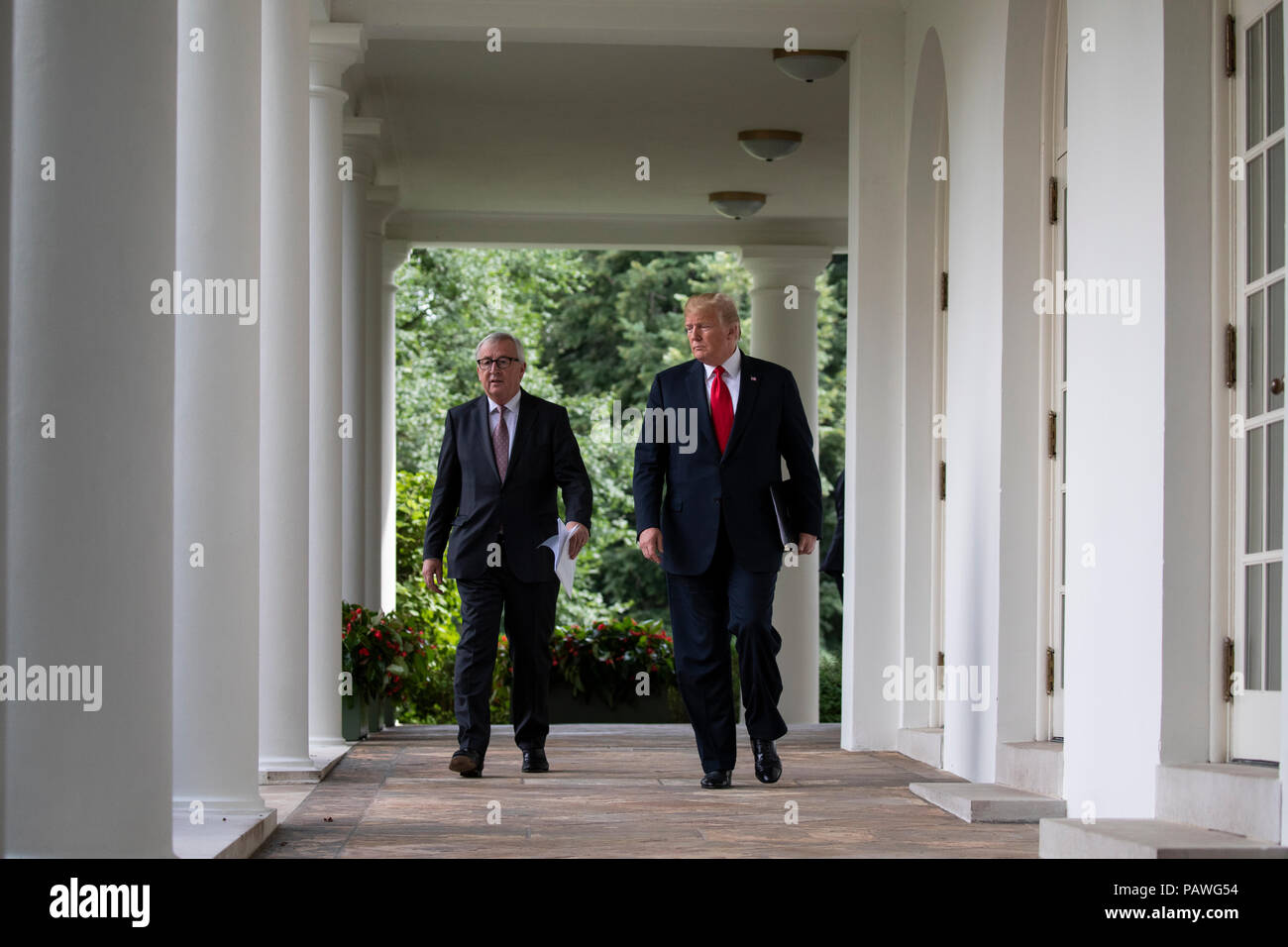 West wing colonnade hi-res stock photography and images - Alamy
