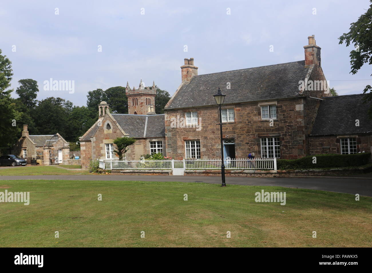 Dirleton street scene hi-res stock photography and images - Alamy