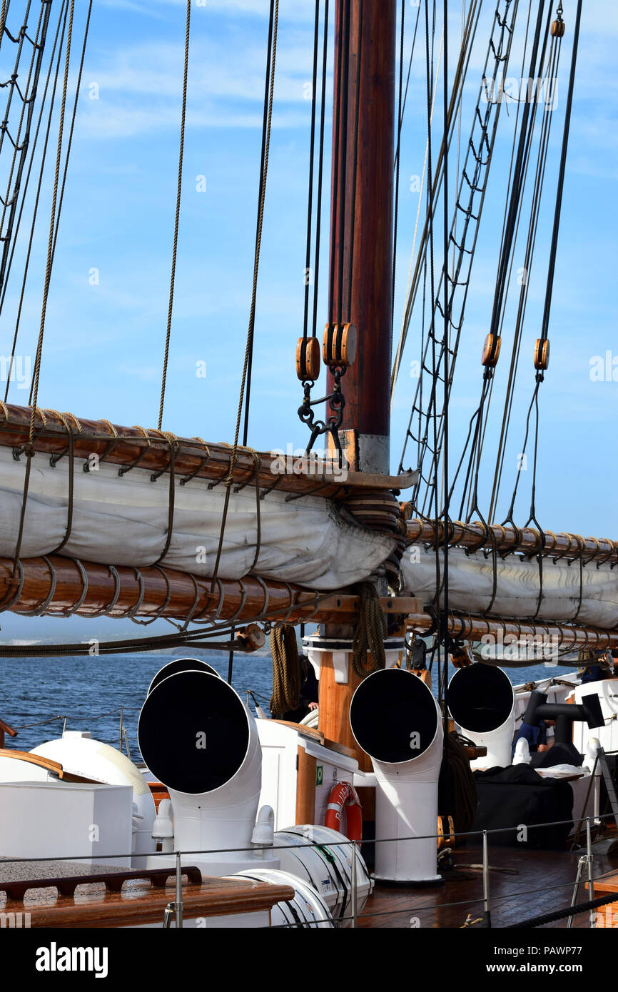 Bluenose 2 hi-res stock photography and images - Alamy