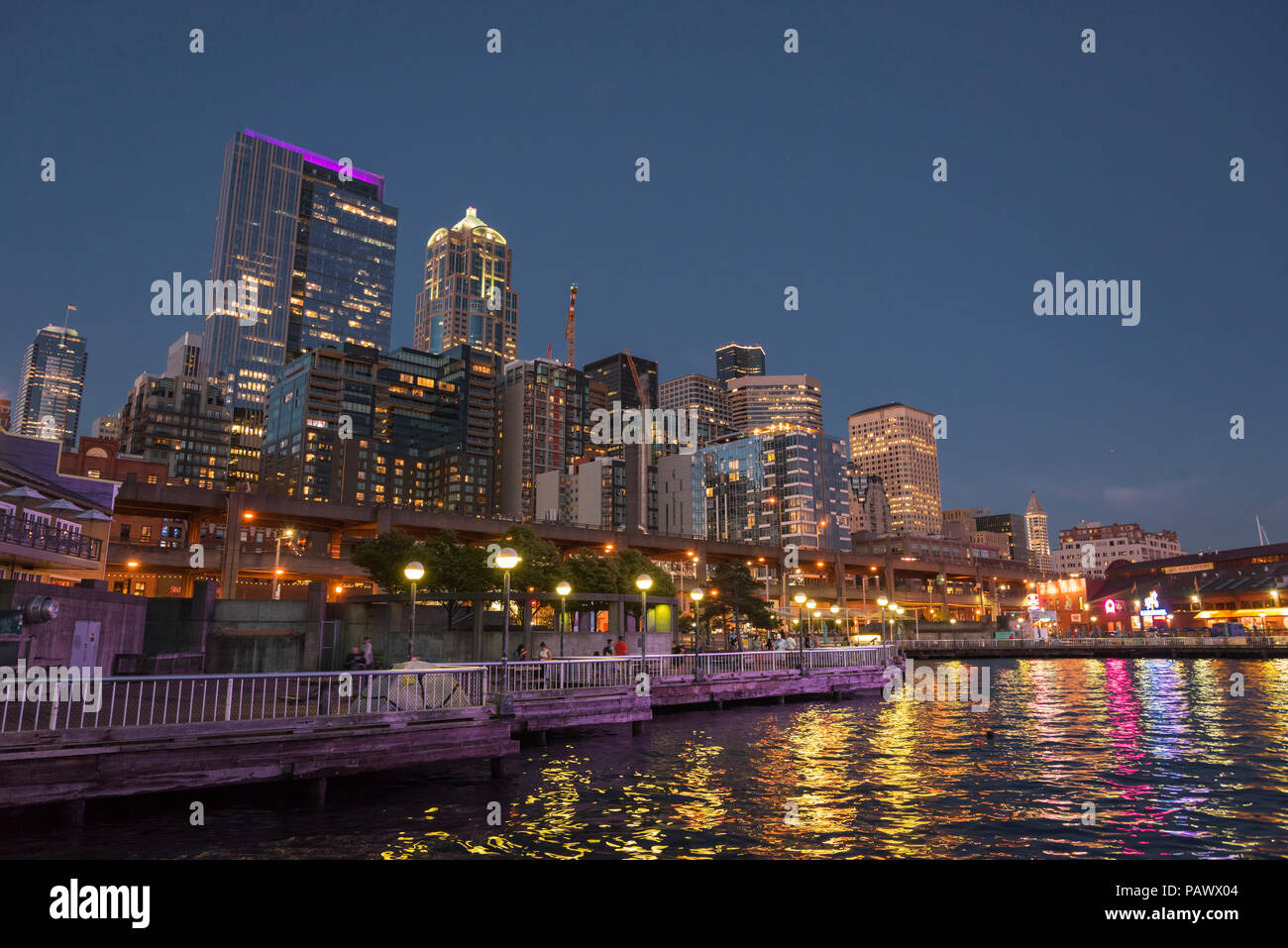 Seattle waterfront at night hi-res stock photography and images - Alamy