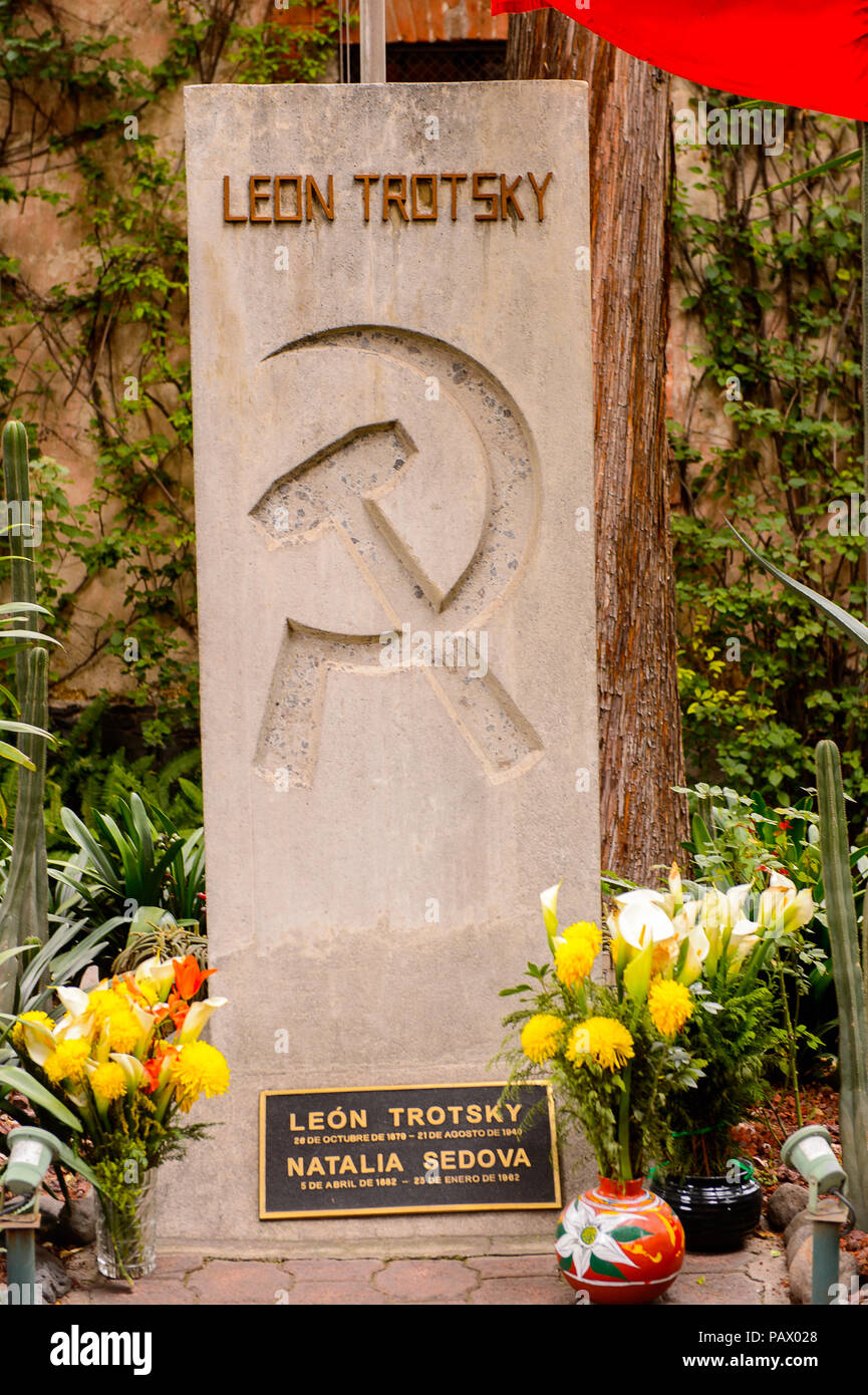 COYOACAN, MEXICO - OCT 28, 2016: Leon Trotsky grave with the Soviet ...