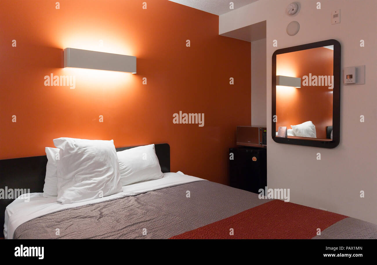 A modern retro hotel room Stock Photo - Alamy