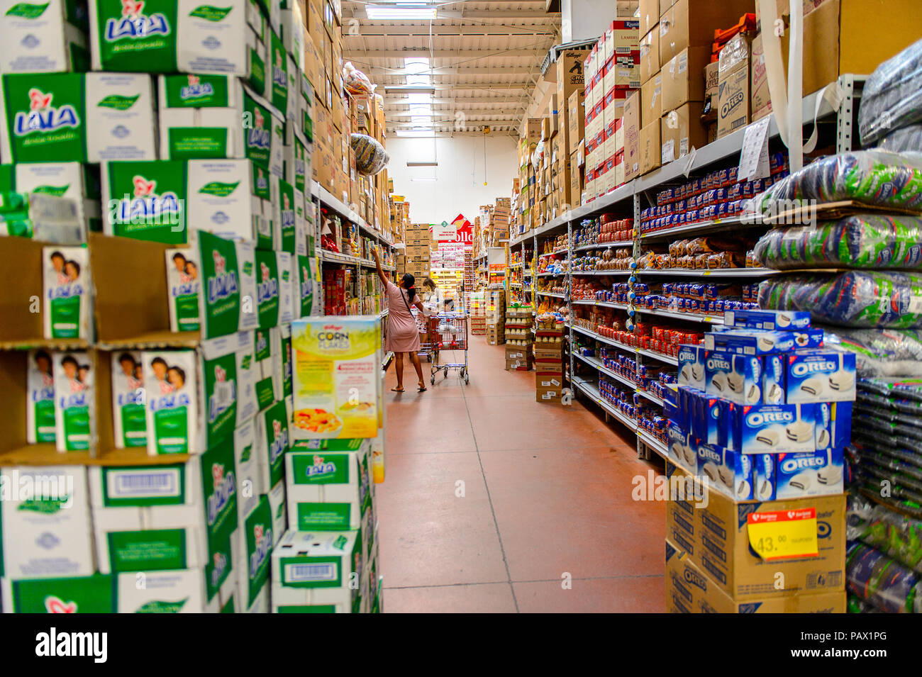 Customer grocery store mexico hi-res stock photography and images - Alamy