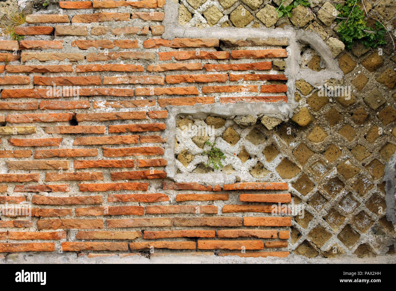 Roman wall, Rome Italy Stock Photo - Alamy