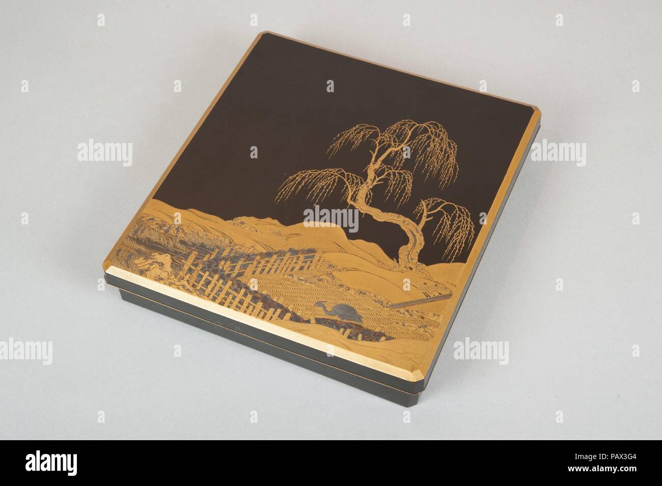 Edo period writing box hi-res stock photography and images - Alamy