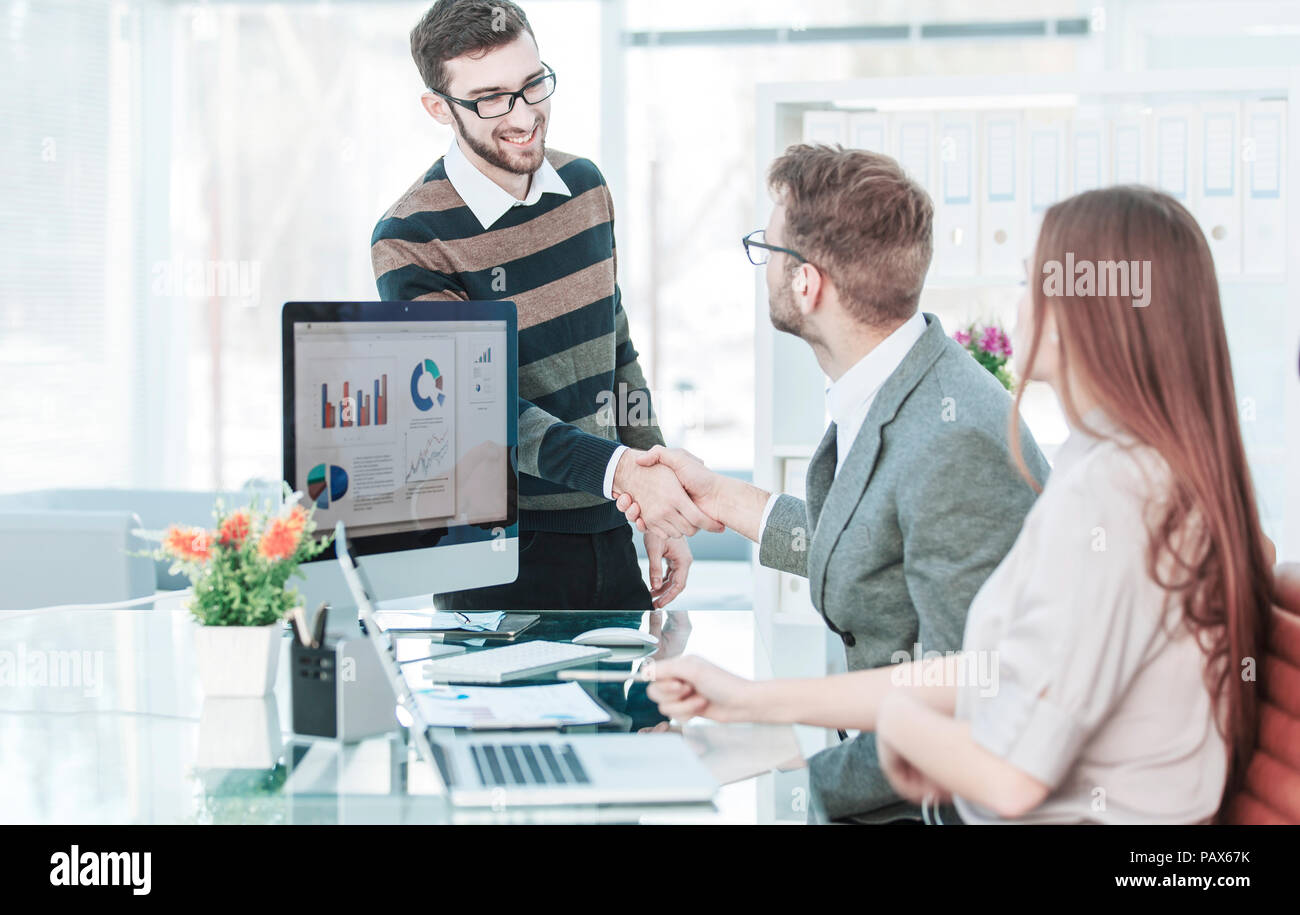 friendly handshake of employees in the workplace at the beginning Stock ...
