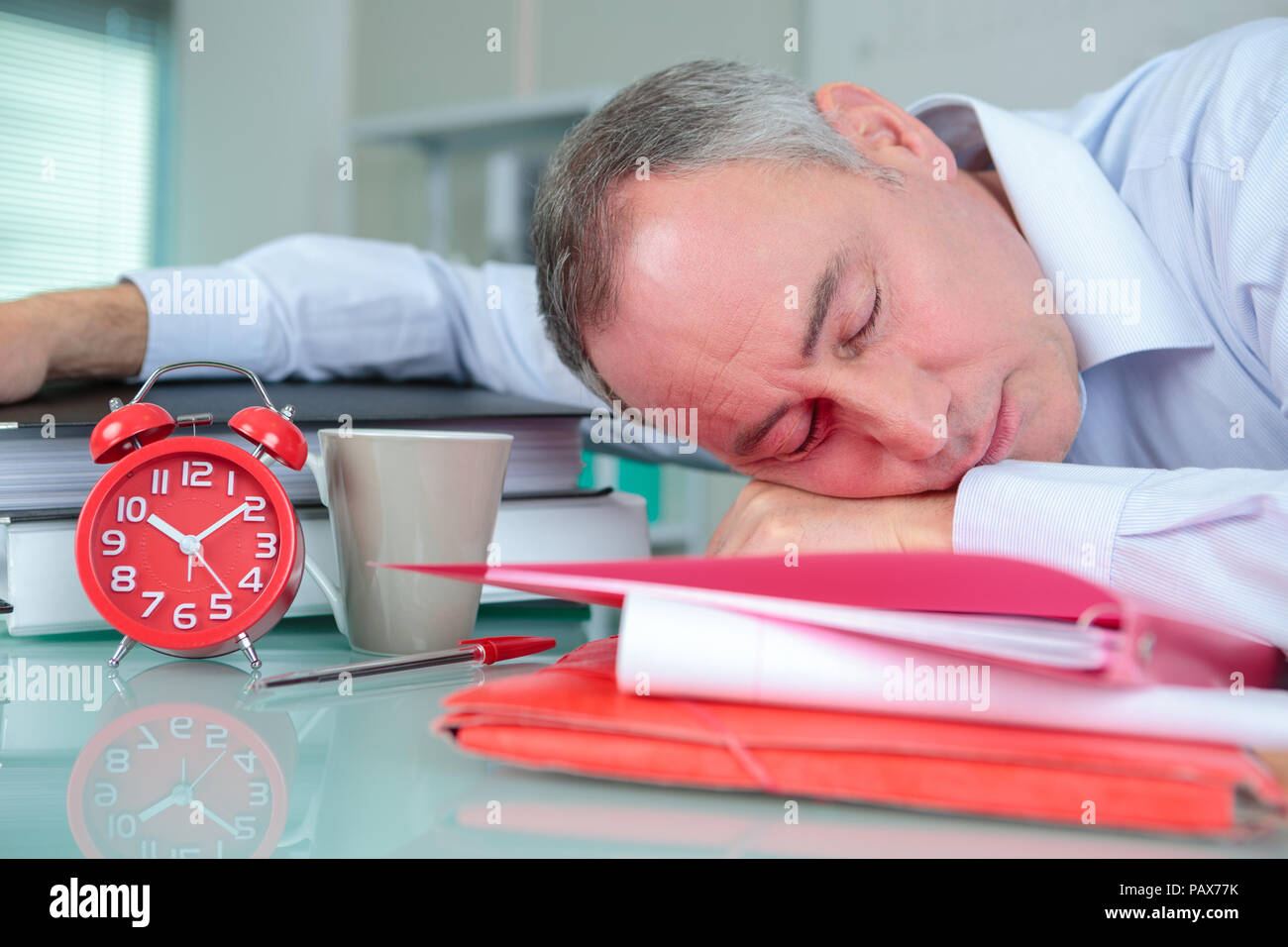office worker sleeping on his desk Stock Photo - Alamy