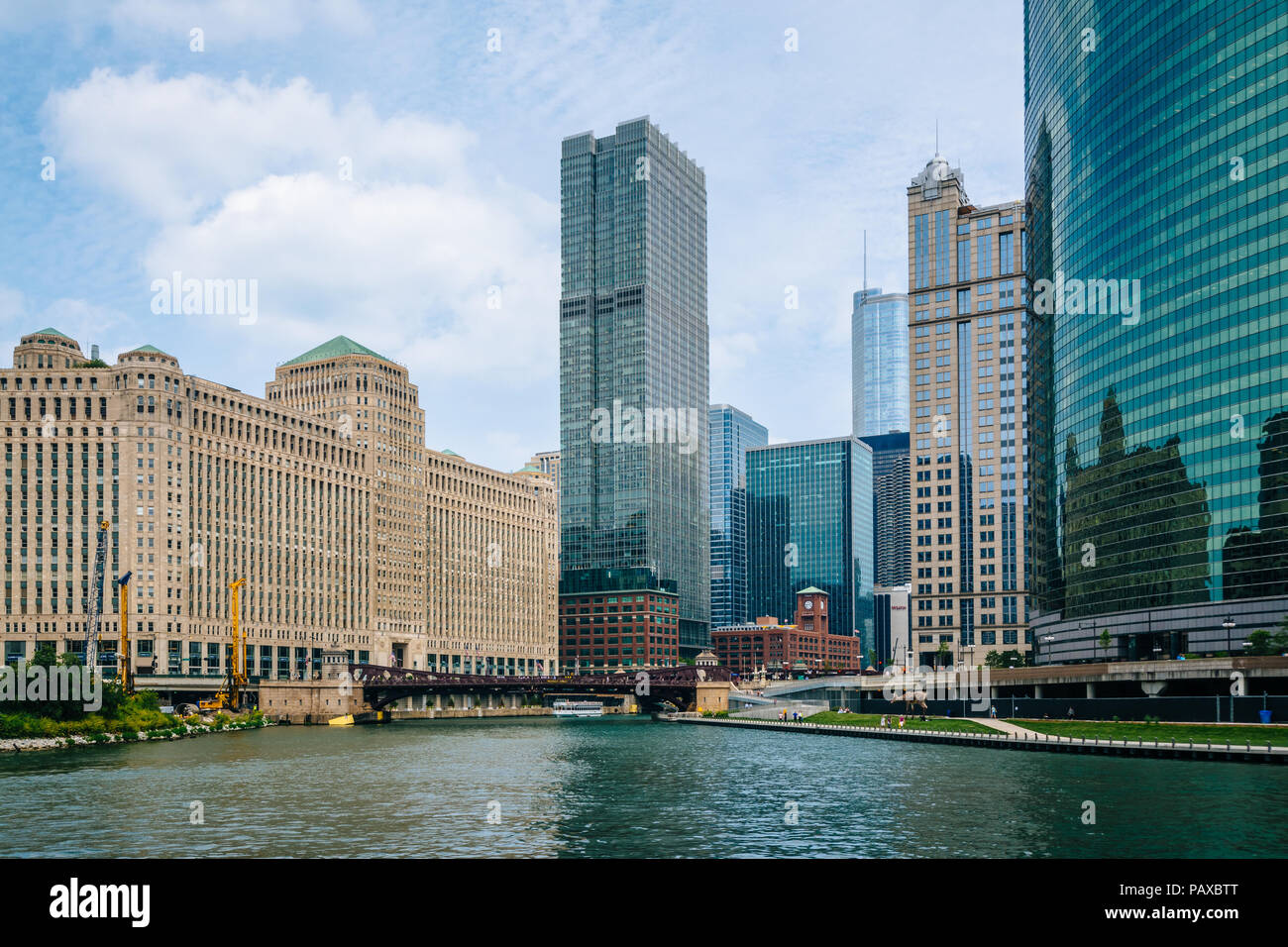 Modern buildings along the Chicago River in Chicago, Illinois Stock ...