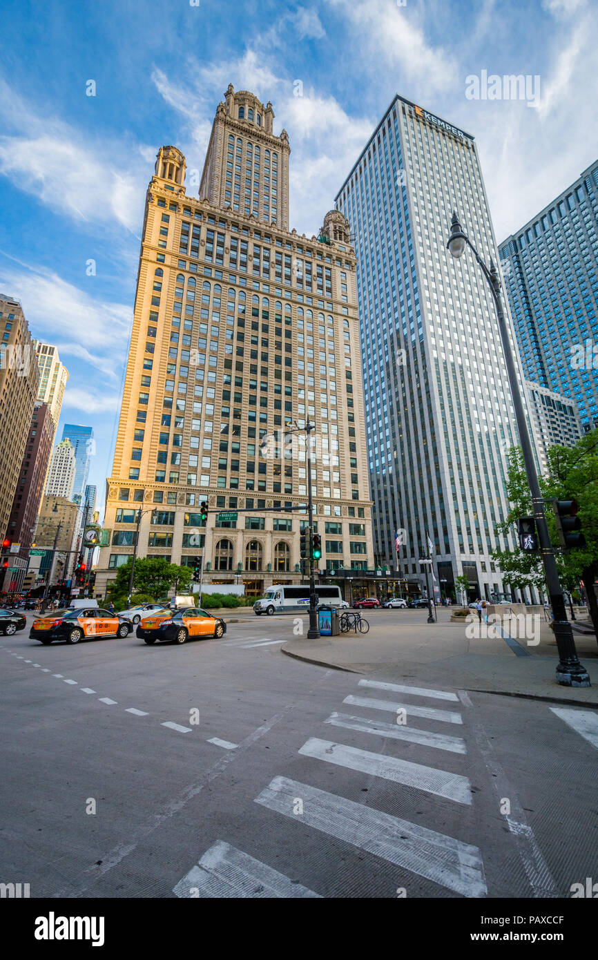 Modern skyscrapers in Chicago, Illinois Stock Photo - Alamy