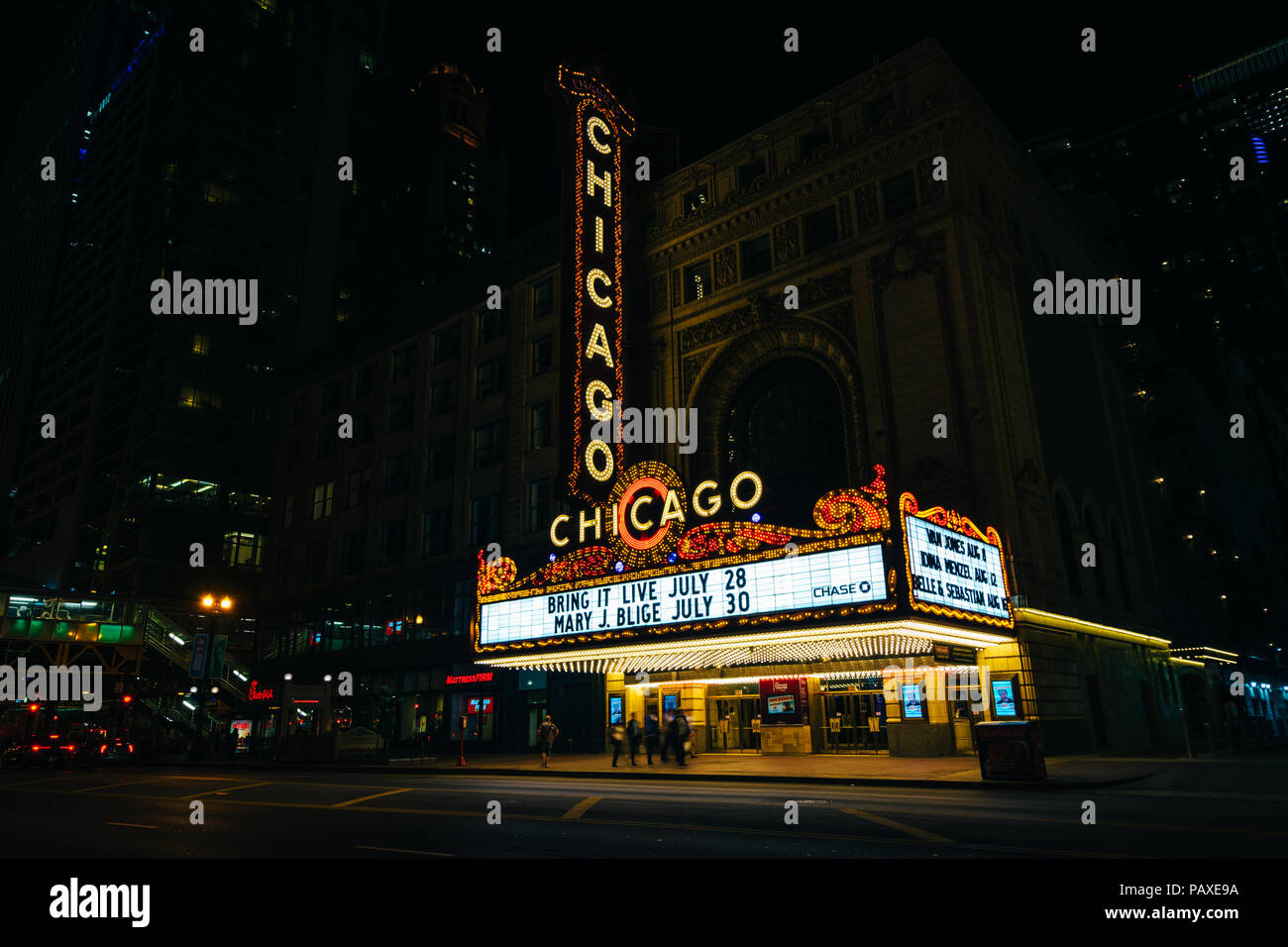 The Chicago Theater at night, in Chicago, Illinois Stock Photo - Alamy