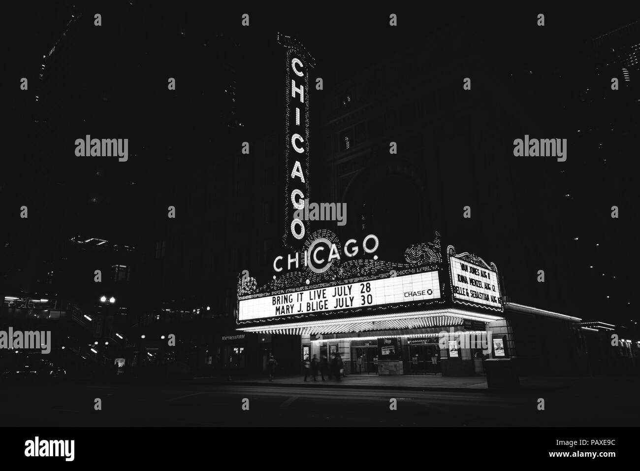 The Chicago Theater at night, in Chicago, Illinois Stock Photo - Alamy