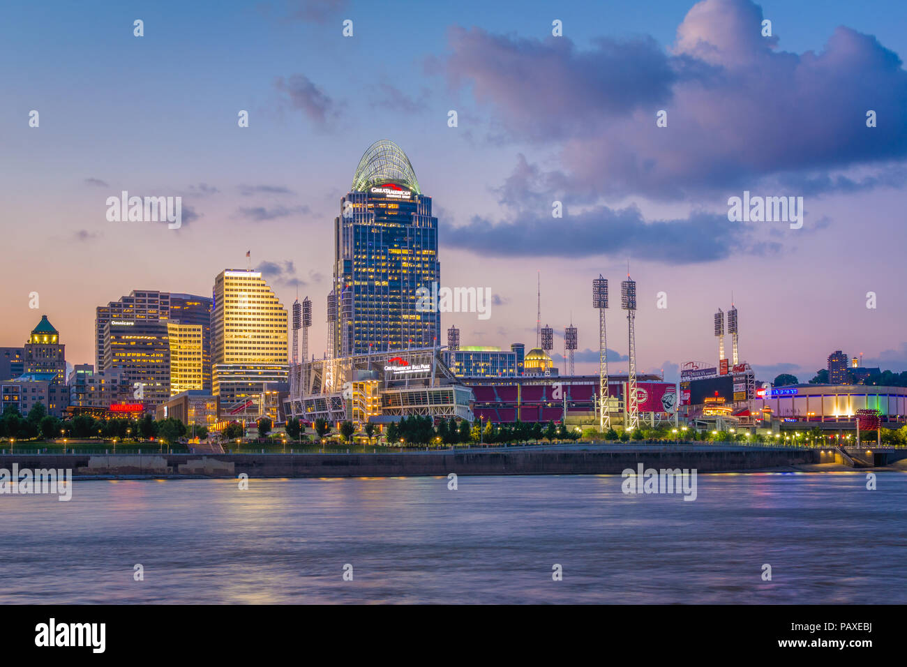 The Cincinnati skyline and Ohio River at night, seen from Covington ...