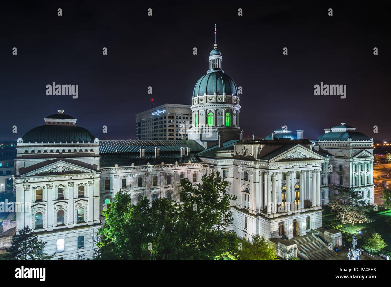 The Indiana Statehouse at night in Indianapolis, Indiana Stock Photo ...