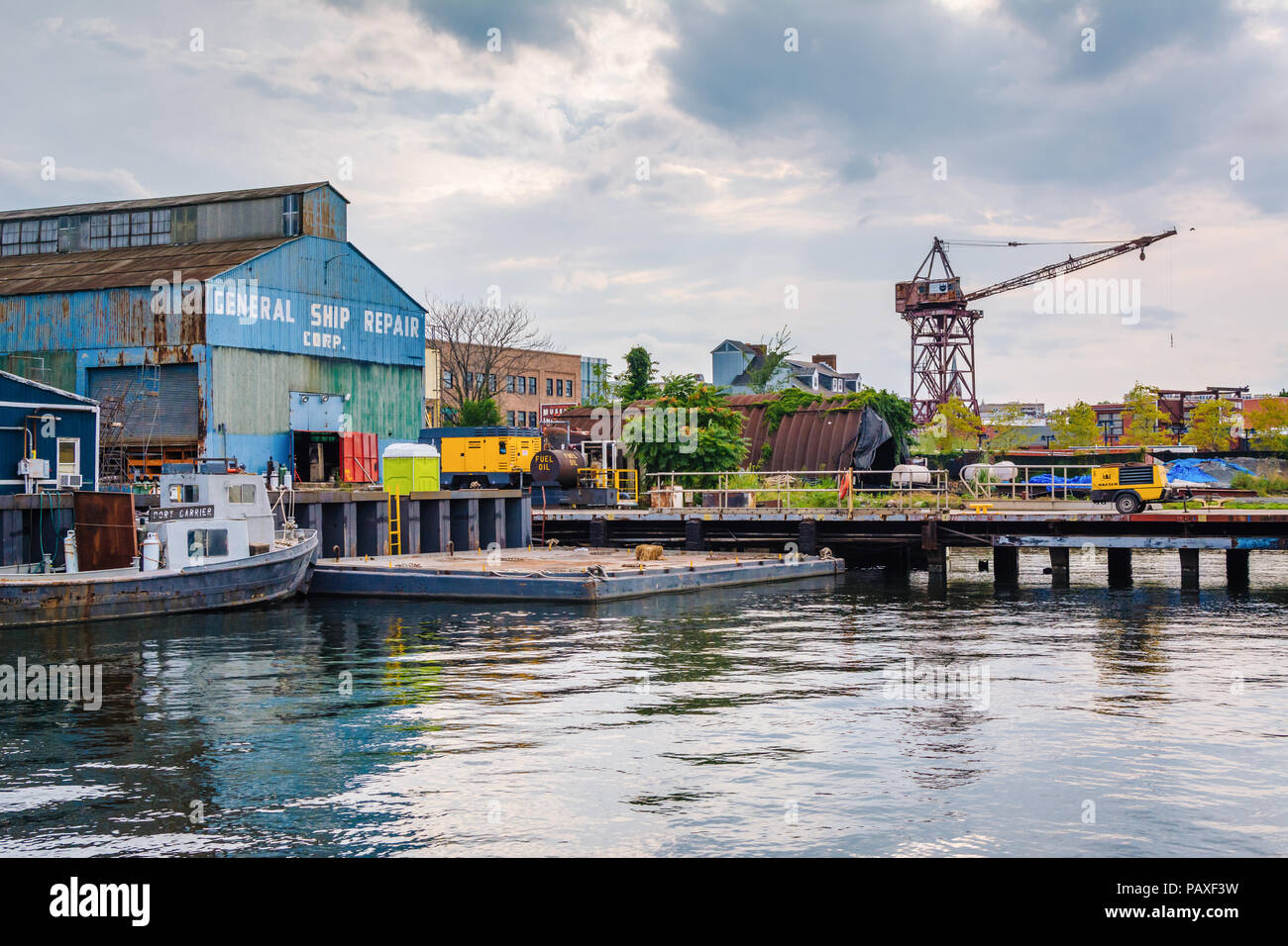 The waterfront in Locust Point, Baltimore, Maryland Stock Photo - Alamy