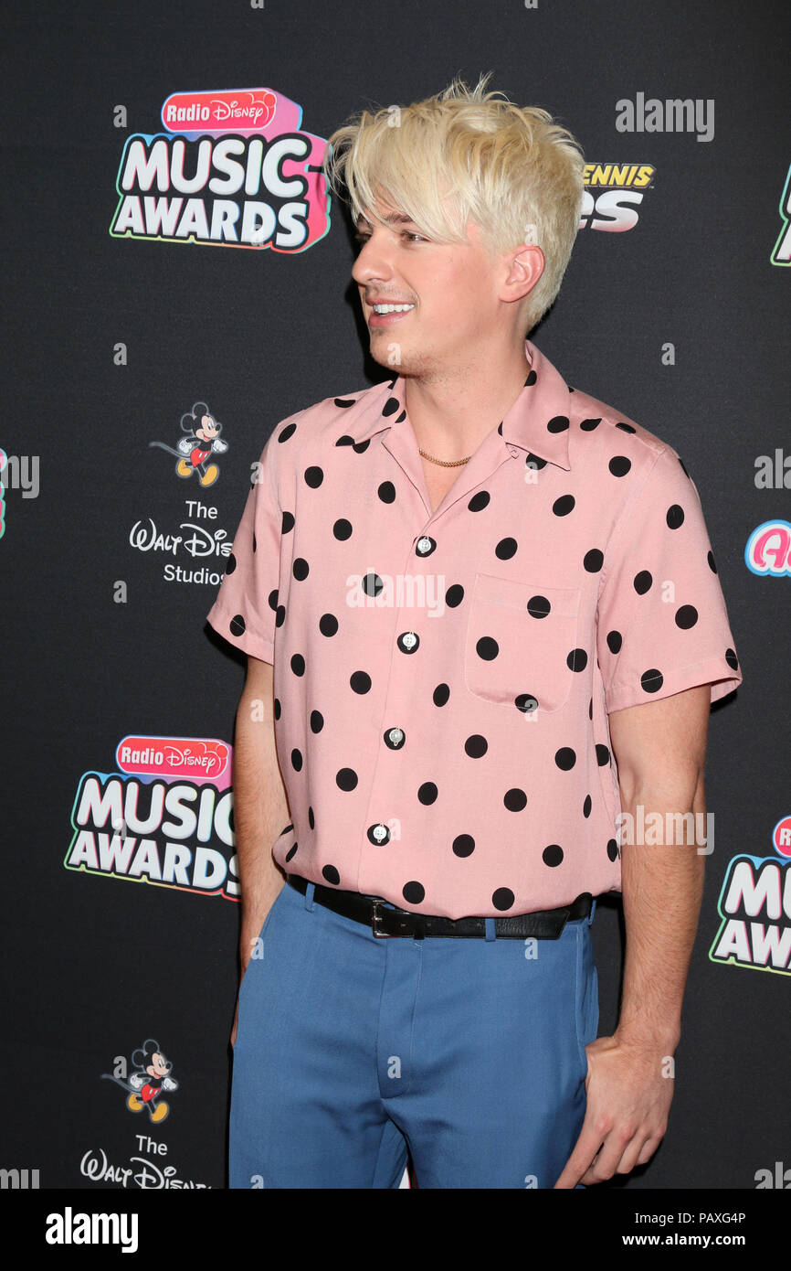Charlie puth 2018 hi-res stock photography and images - Alamy