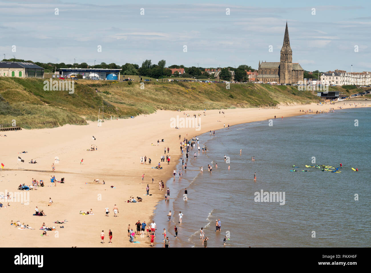 Longsands beach tynemouth hi-res stock photography and images - Alamy