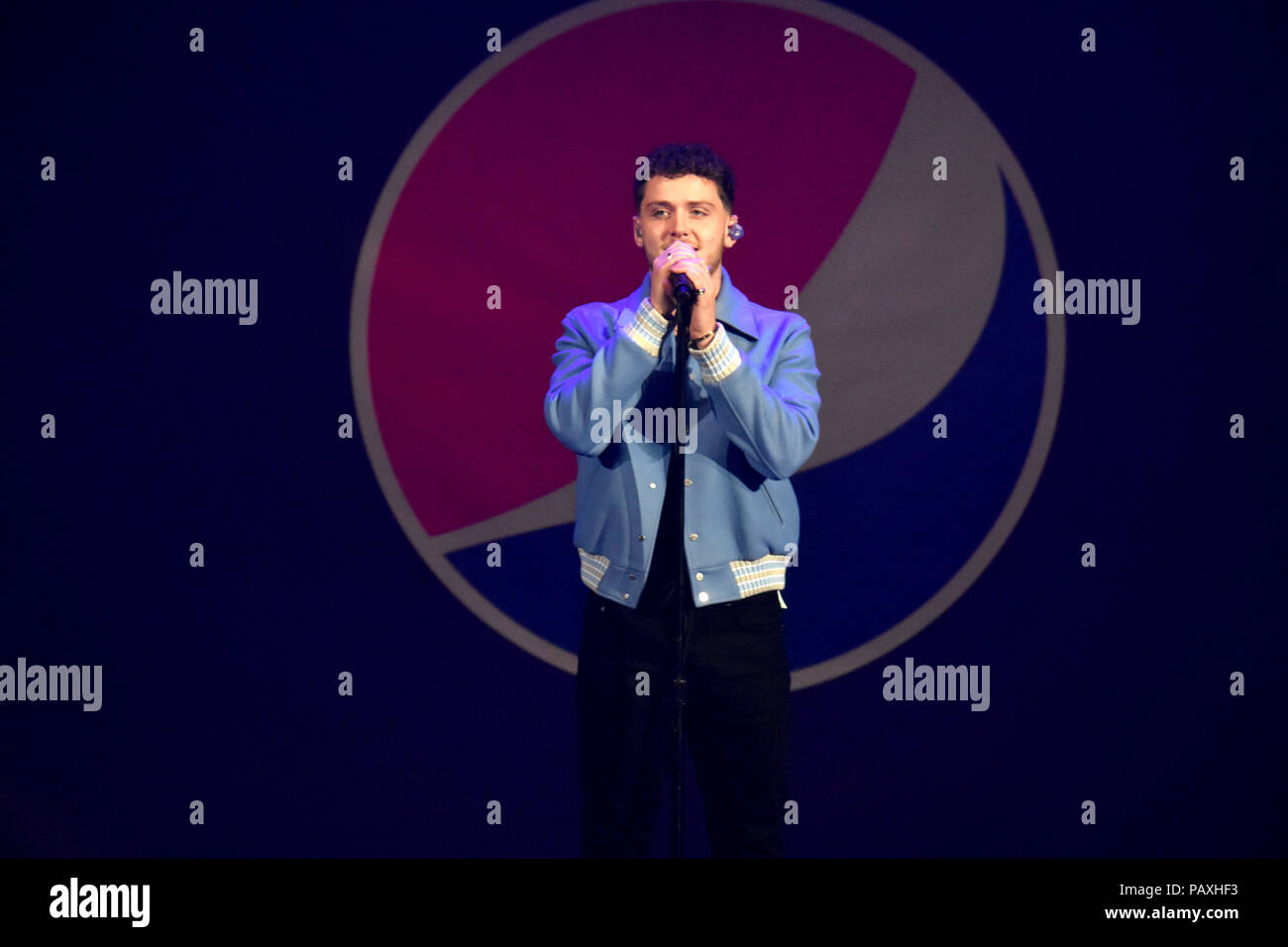 Bazzi concert hi-res stock photography and images - Alamy