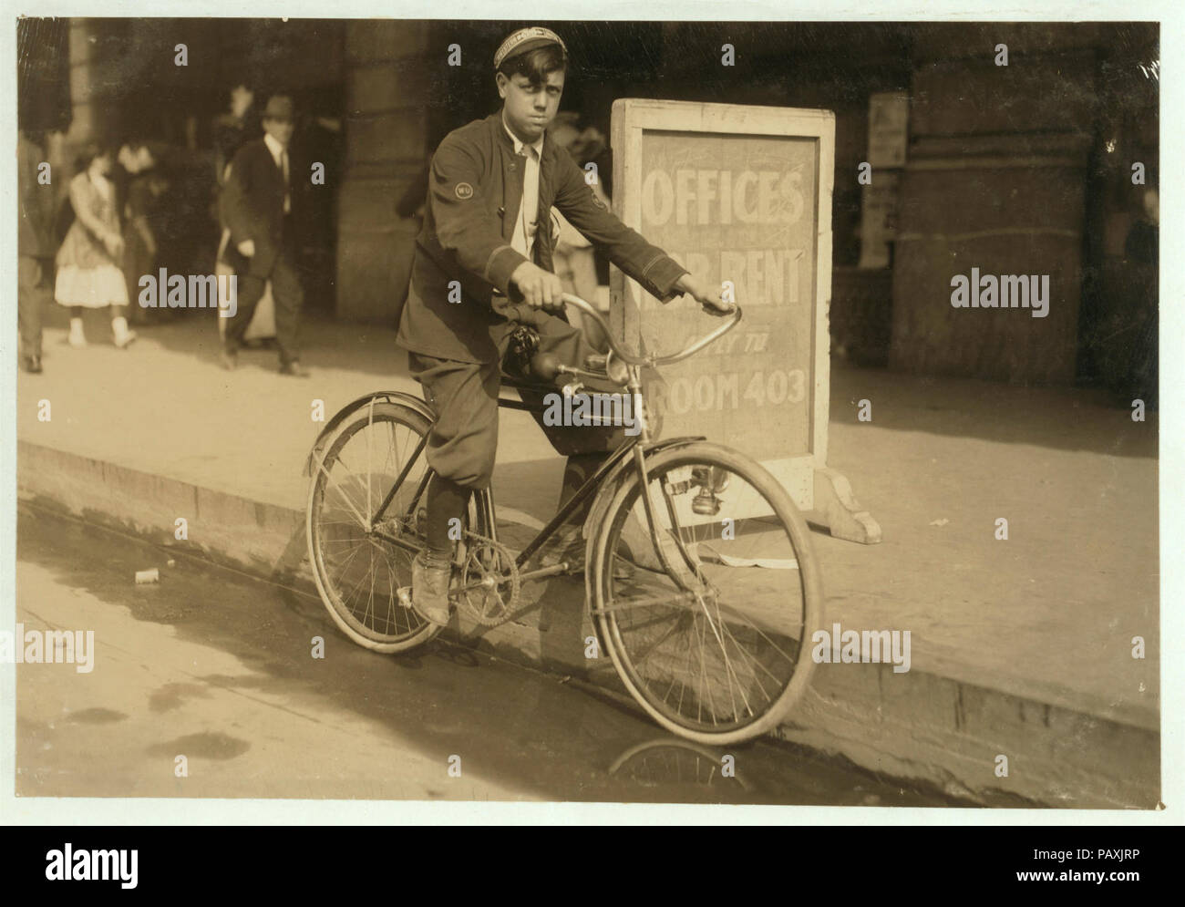 Telegraph messengers hi-res stock photography and images - Alamy