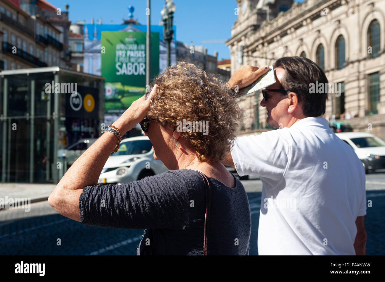 Hand shielding face from sun hi-res stock photography and images - Alamy