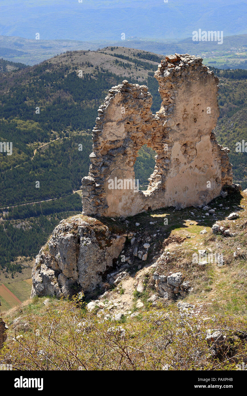 Medieval lady with hawk hi-res stock photography and images - Alamy