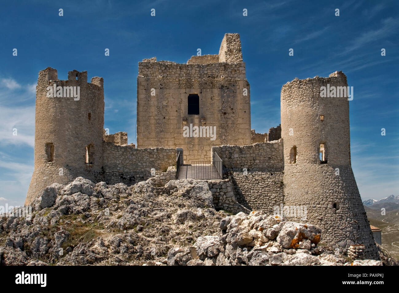 A Castle in the sky - The Lady Hawk Castle, Rocca Calascio - Aquila ...