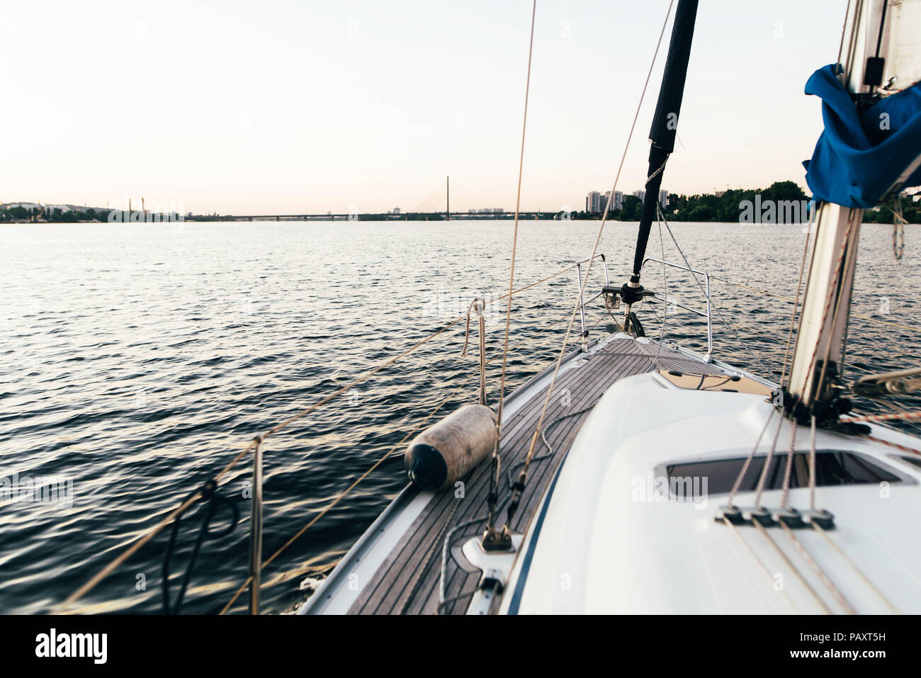 Single sail boat hi-res stock photography and images - Alamy