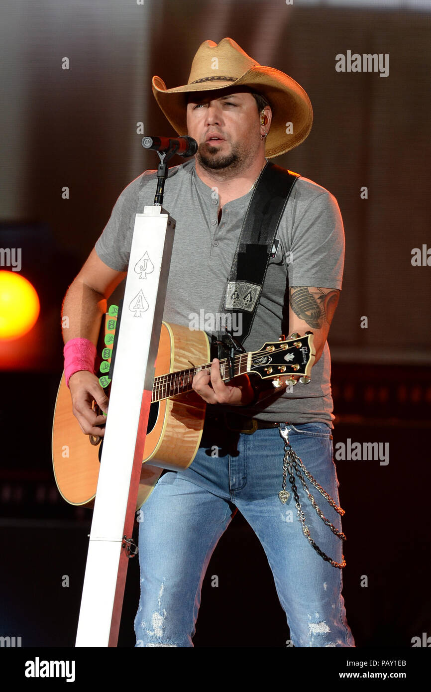 WEST PALM BEACH, FL - OCTOBER 24: Jason Aldean performs at The Perfect ...