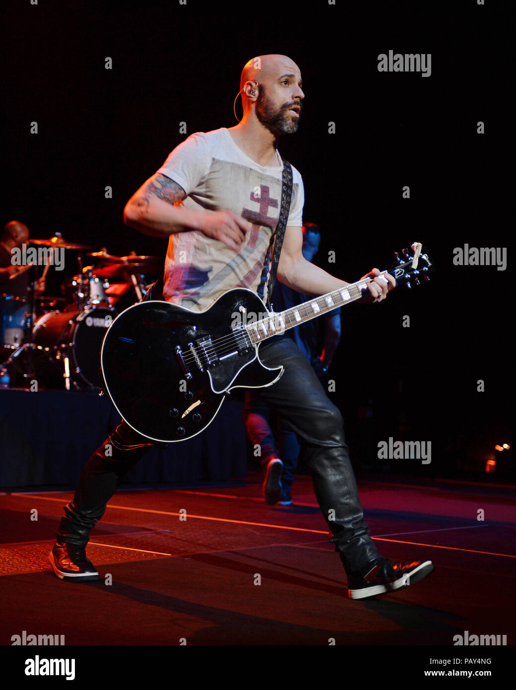 HOLLYWOOD FL - NOVEMBER 27: Chris Daughtry of Daughtry performs at Hard ...